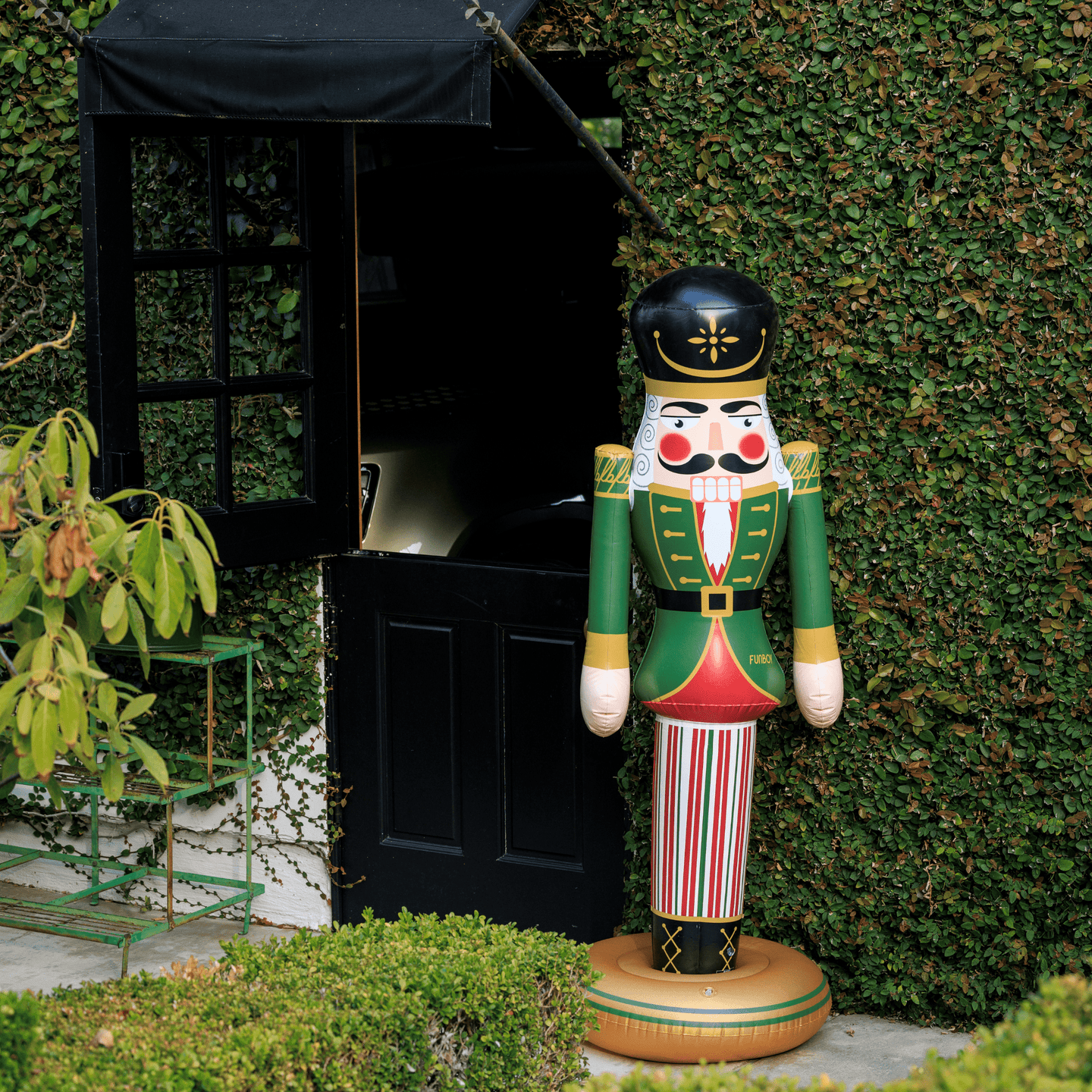 Large Outdoor Toy Soldier Decorations: Stunning Holiday Yard Ideas